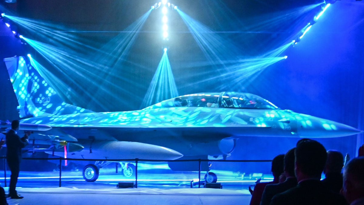 Argentina incorpora su primer caza F-16 Fighting Falcon a la Fuerza Aérea | HANGAR X