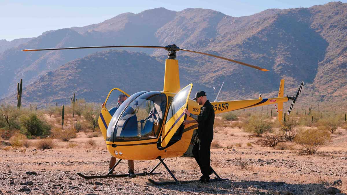 Robinson celebra 50 años del R22, ícono del entrenamiento de vuelo ...